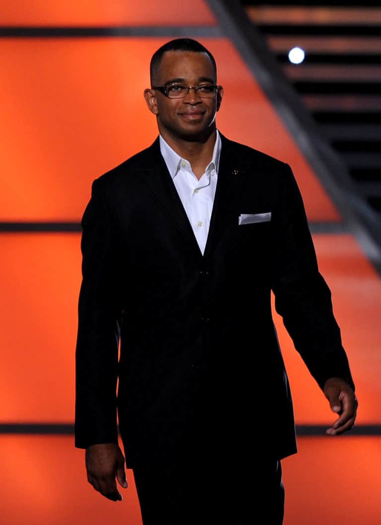 Remembering ESPN's Stuart Scott: "The Only Way to Beat Cancer Is ...
