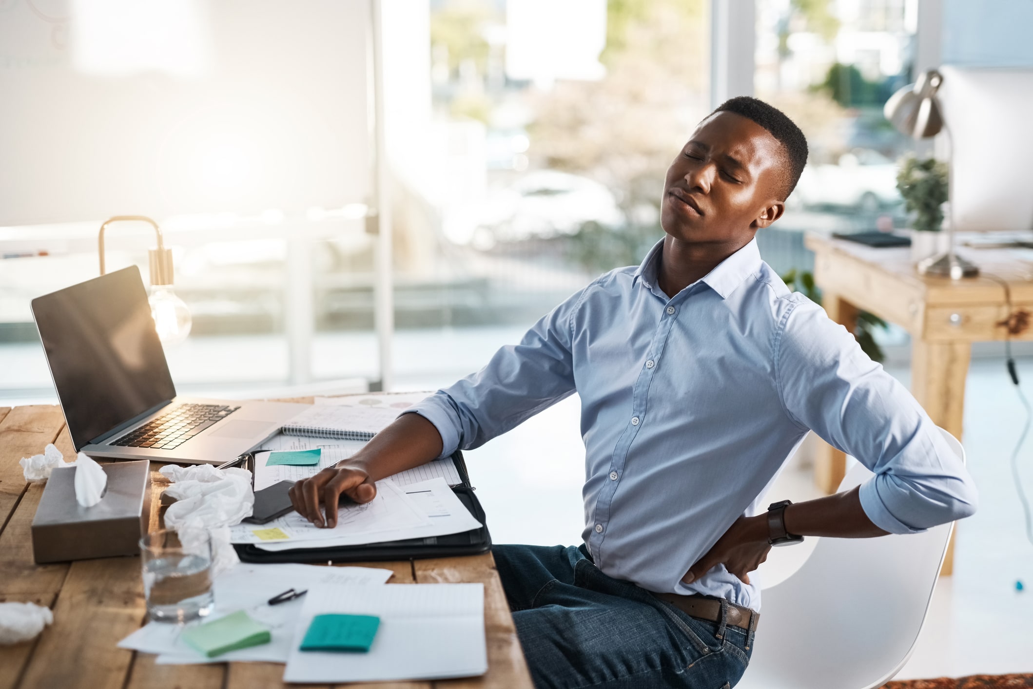 The Way You Carry Your Wallet Is Hurting Your Back - BlackDoctor.org ...