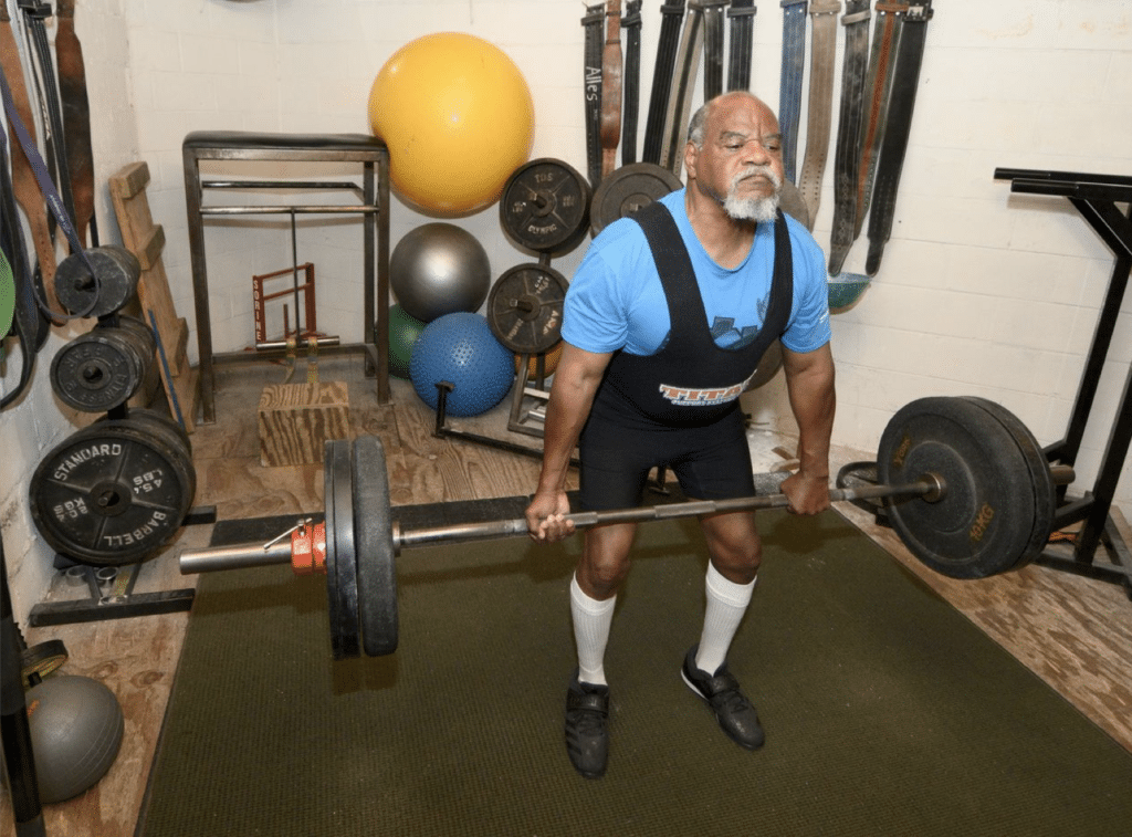 Man Pushes Past Cancer & Blindness to Weightlifting World Record ...