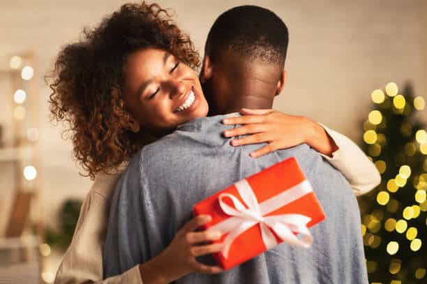 Don’t Know What To Get Her? 6 Tips To Picking Out A Gift She’ll Love